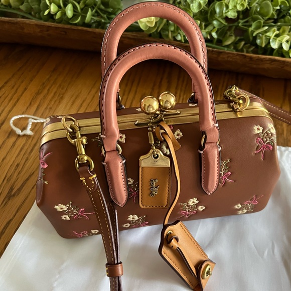 Coach | Bags | Rare Coach 941 Floral Bow Print Kiss Lock Crossbody Bag ...